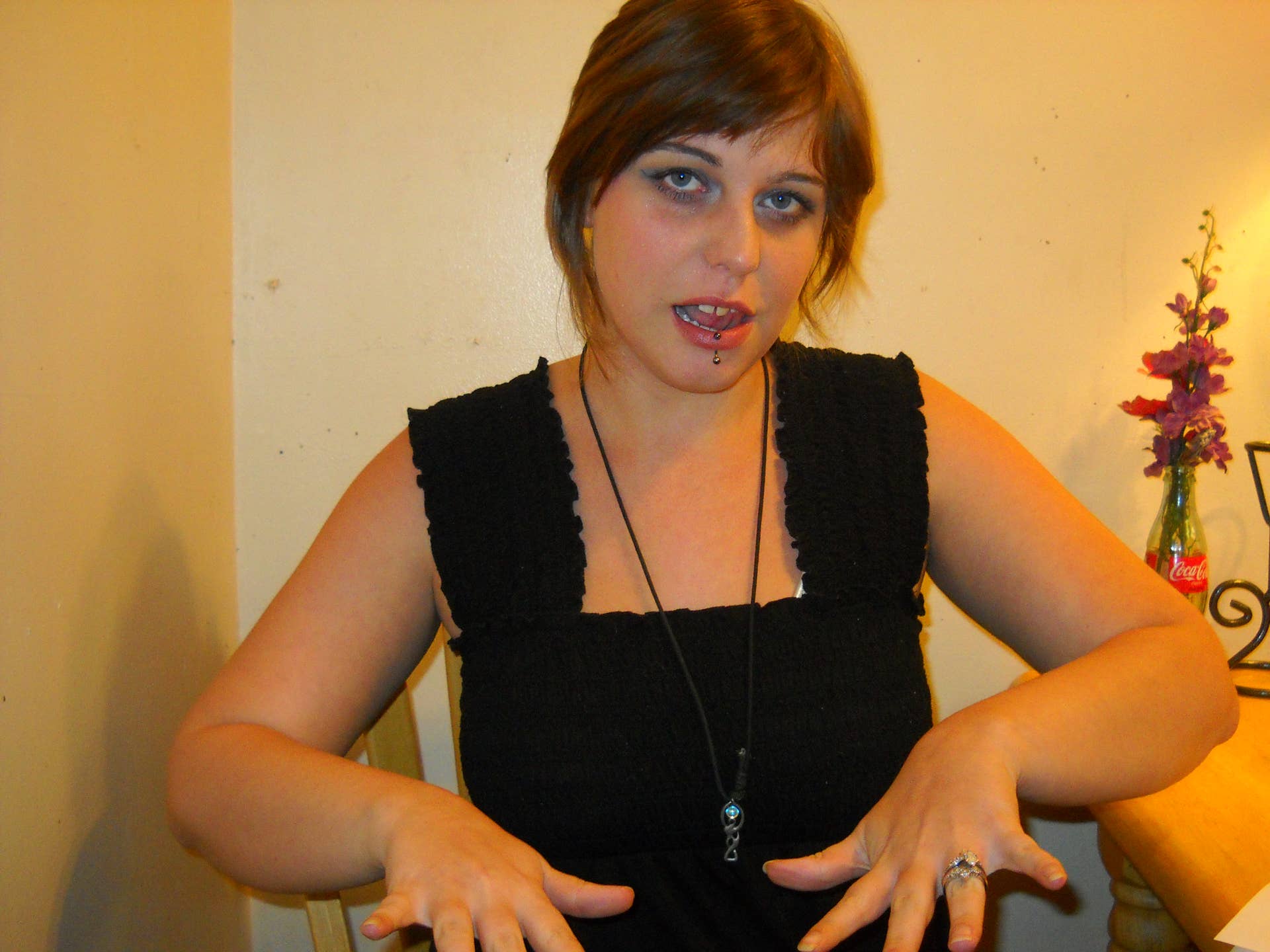 21 Basic Sign Language Signs and Meanings With Pictures - Owlcation