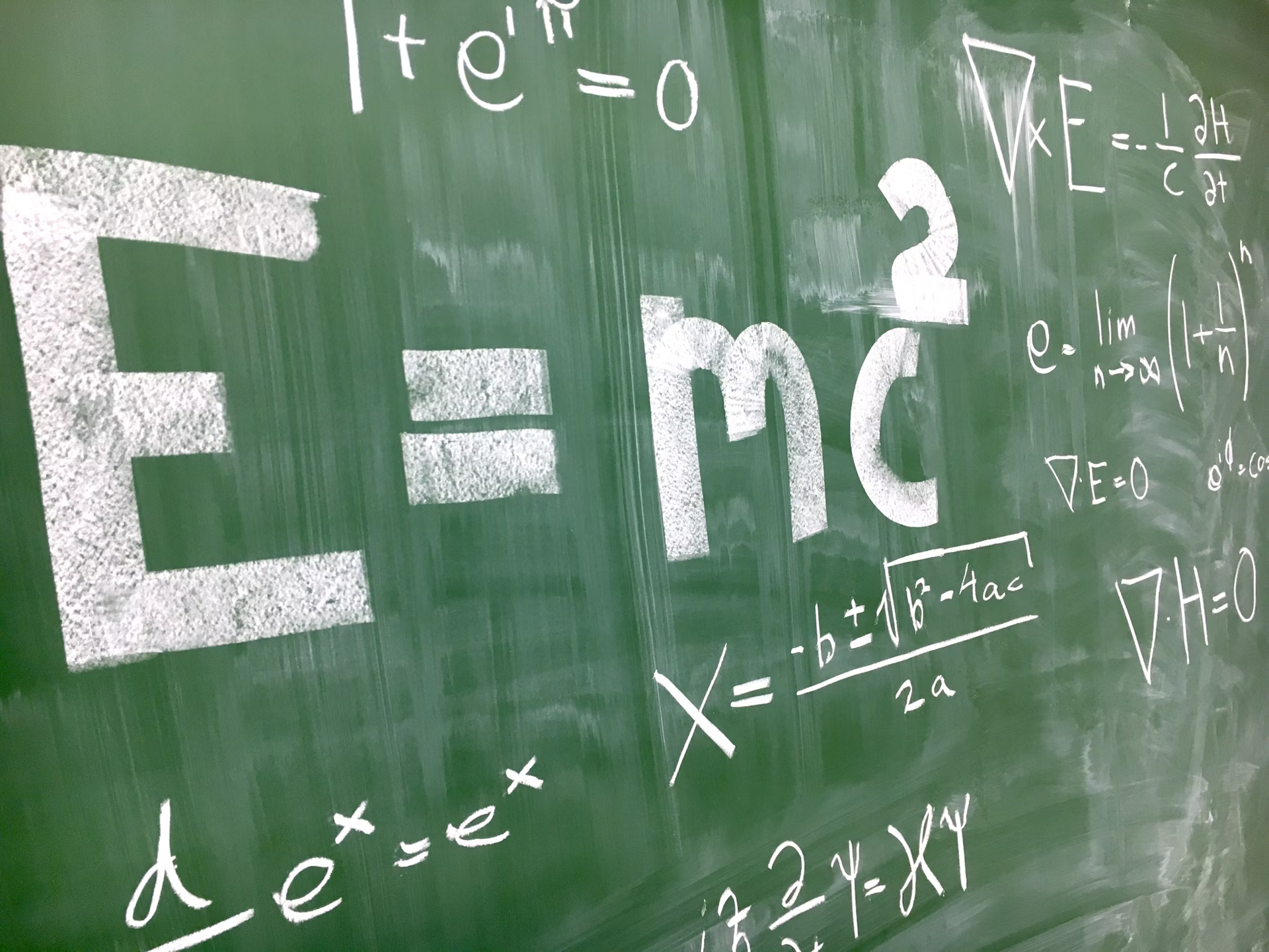 The Universe in 6 Lines: Elegant and Famous Equations in Physics ...