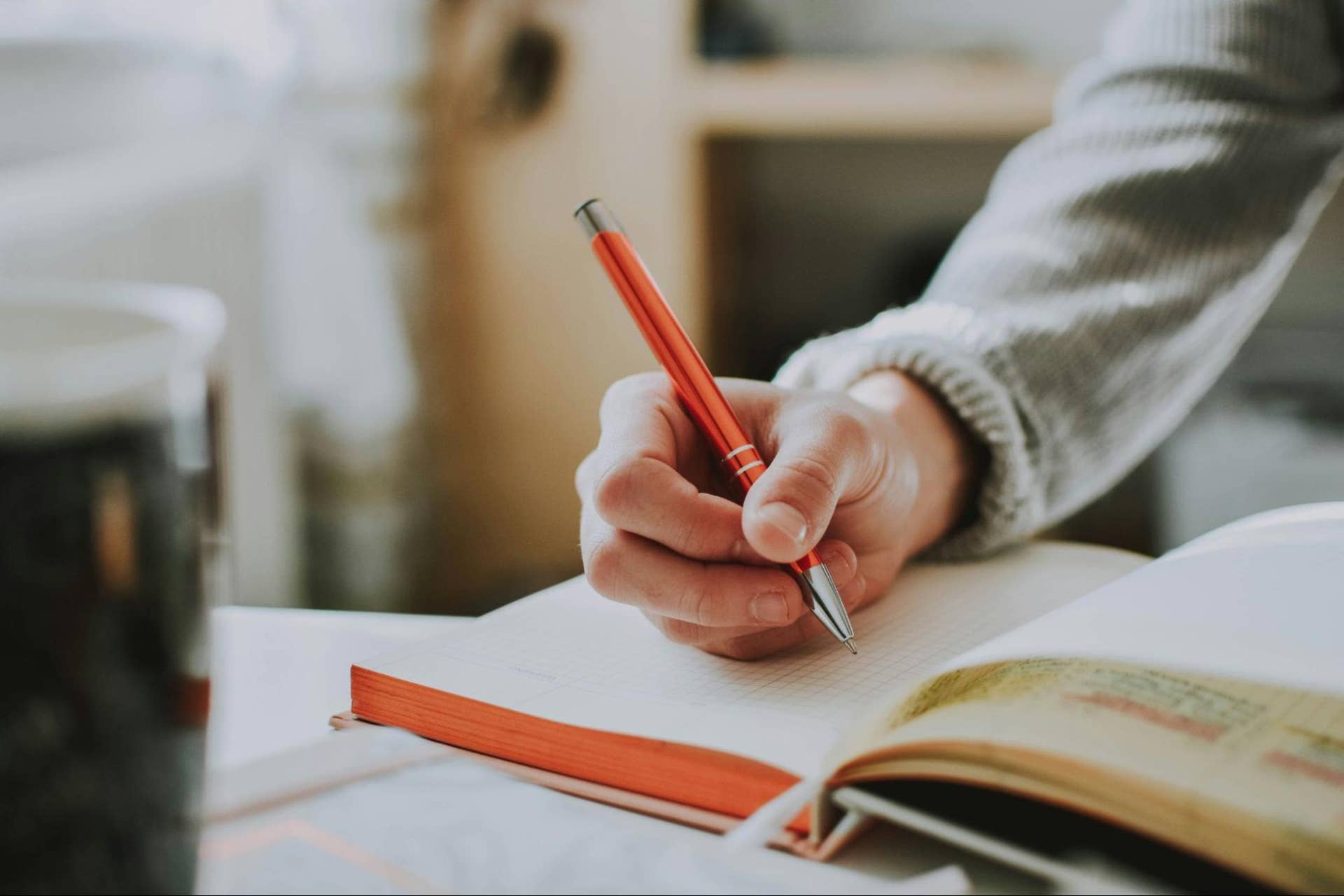 How to Write an Essay: Master the Form and Structure That Makes Writing ...