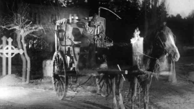 "Safe in Their Alabaster Chambers" by Emily Dickinson: An Analysis ...