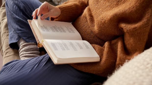 "Safe in Their Alabaster Chambers" by Emily Dickinson: An Analysis ...