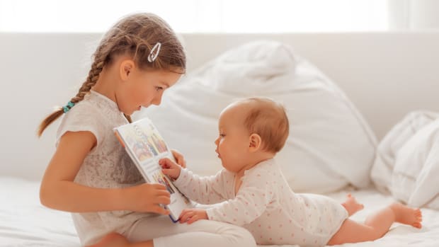 Toddler Devastated Dad ‘Cheated’ on Her by Singing to Baby Sister - Owlcation