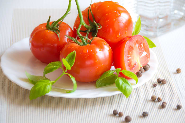 Tomato Plant Facts, History, and Improved Flavor - Owlcation