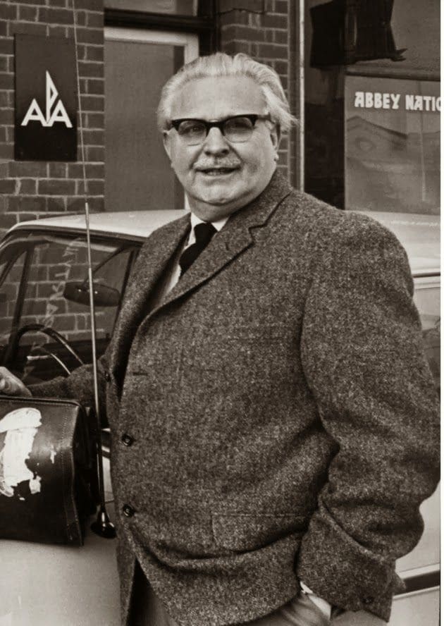 The Top 21 Most Prolific Writers of All Time - Owlcation