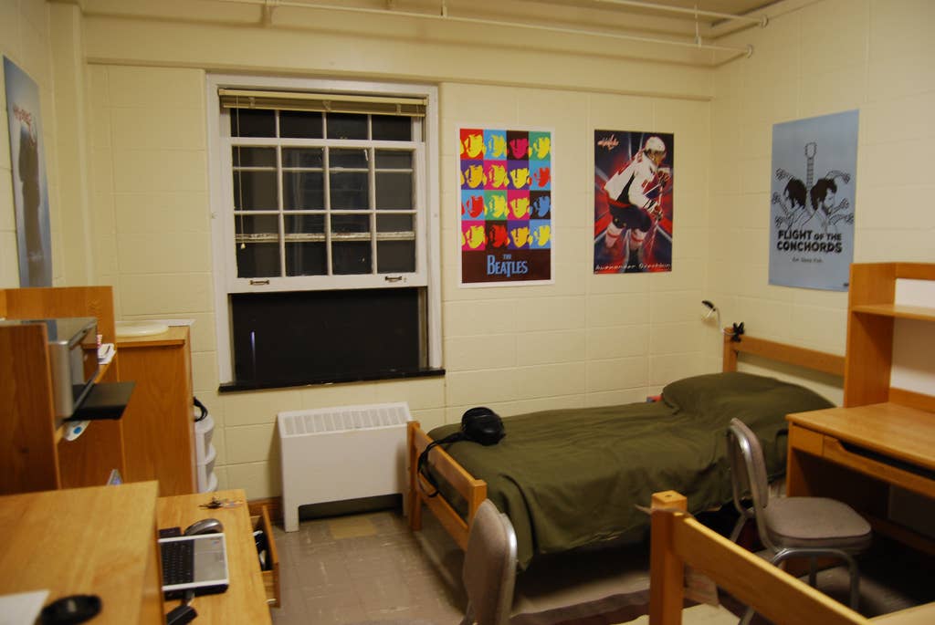 How to Make Your Dorm Room Feel More Homey - Owlcation