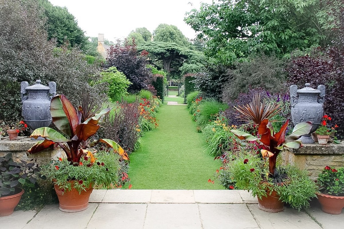 "Tom's Midnight Garden": A Children's Book by Philippa Pearce - Owlcation