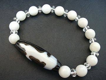 The Myth and Mystery of Tibetan Dzi Stone Beads - Owlcation