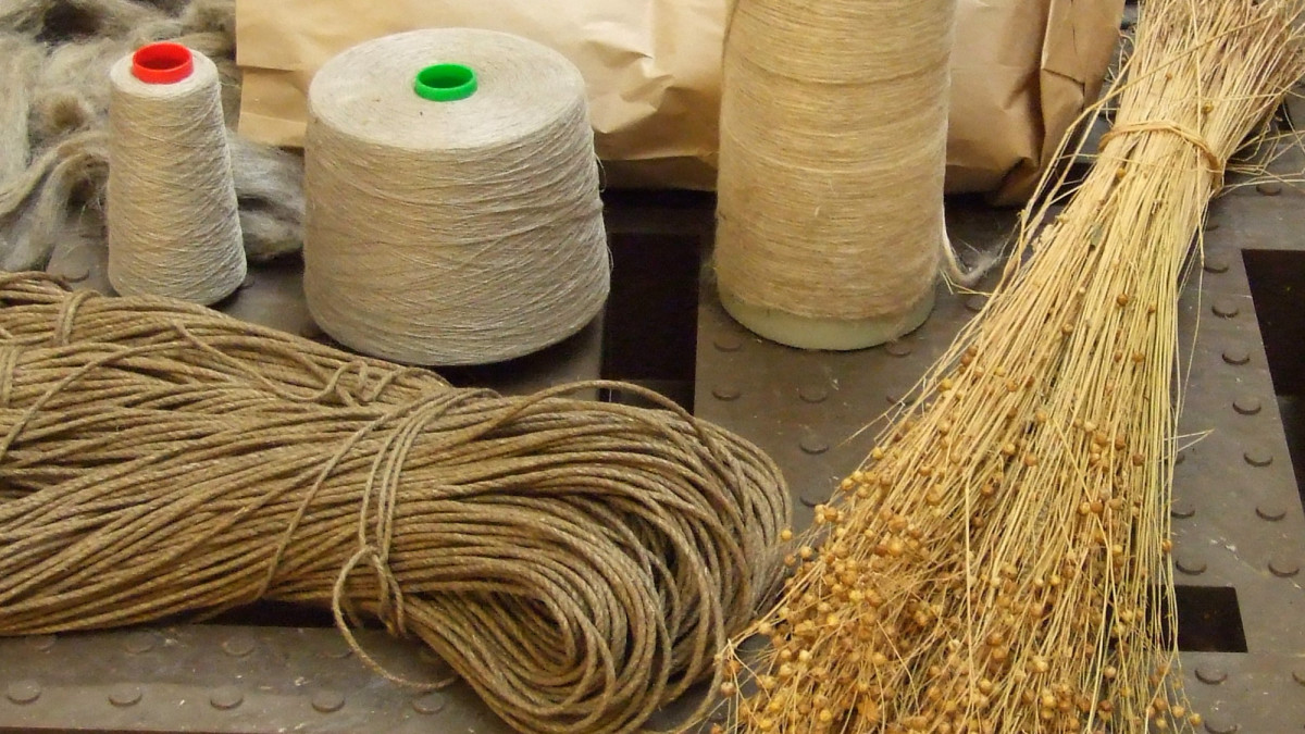 The Fascinating History of Weaving: Facts, Folklore, and Photos - Owlcation