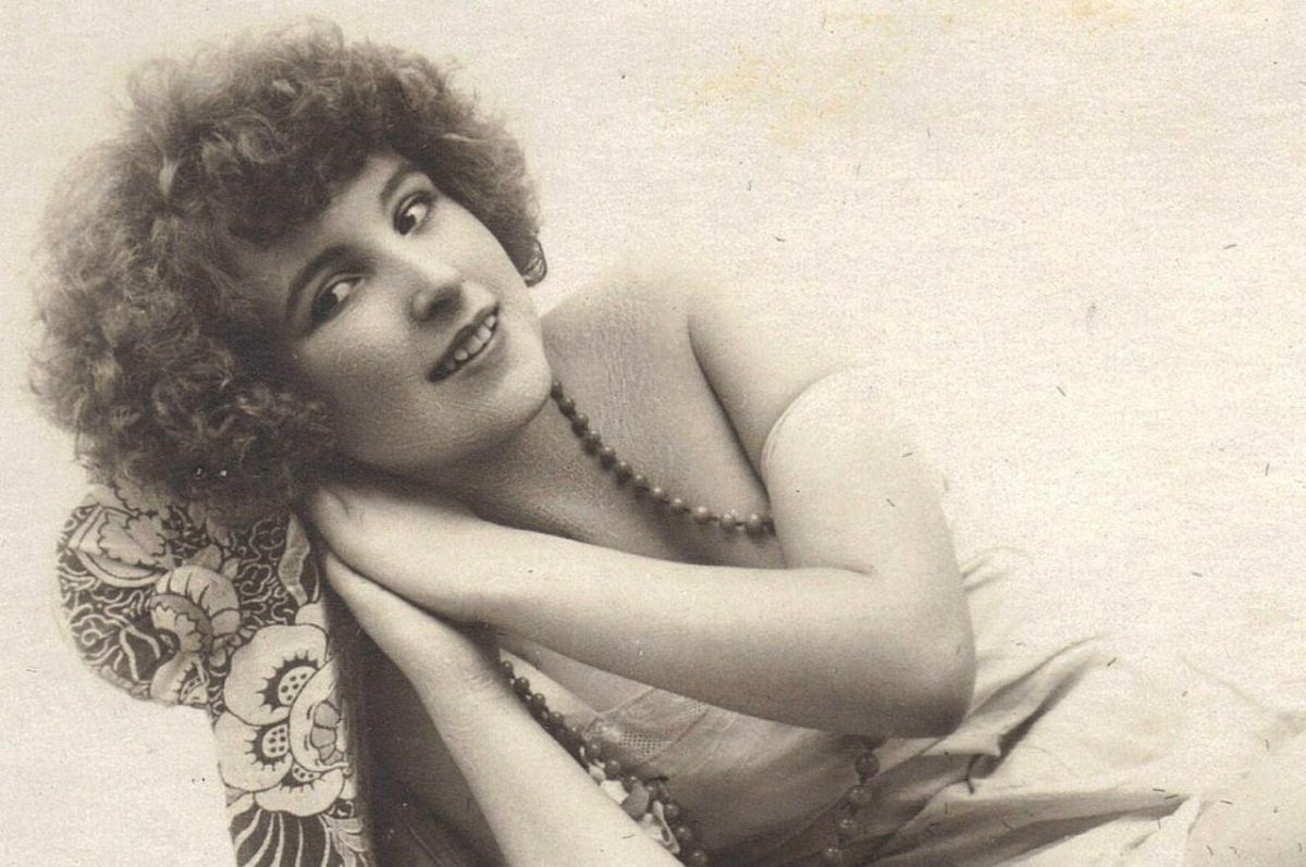 When Did Women Start Shaving? The History of Female Hair Removal ...