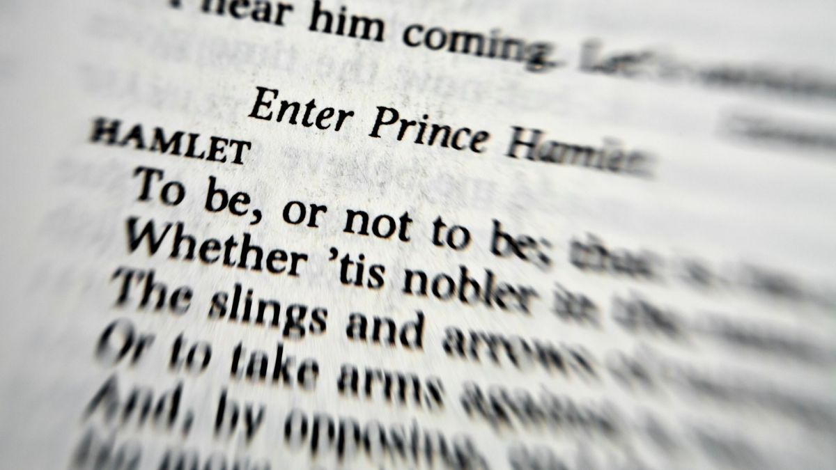 What Is a Soliloquy? Definitions and Examples - Owlcation