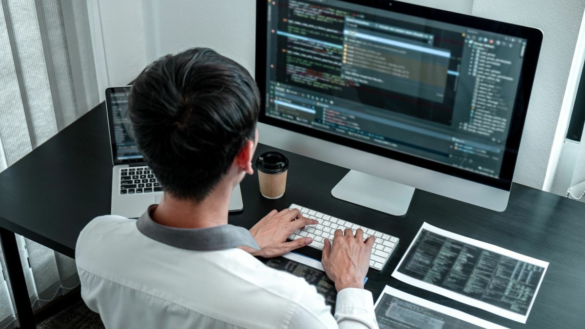 An Example of Creating and Using Stack and Queue in C# - Owlcation