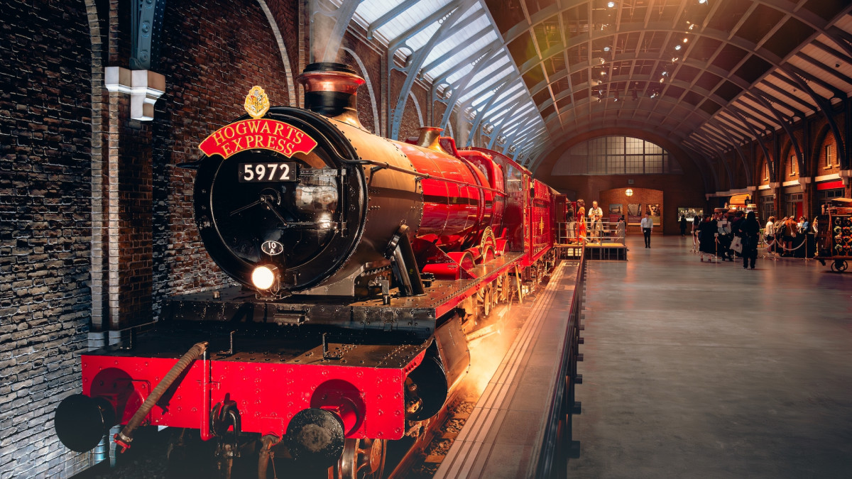 Many Americans Mistake British Customs in Harry Potter for Actual Magic ...