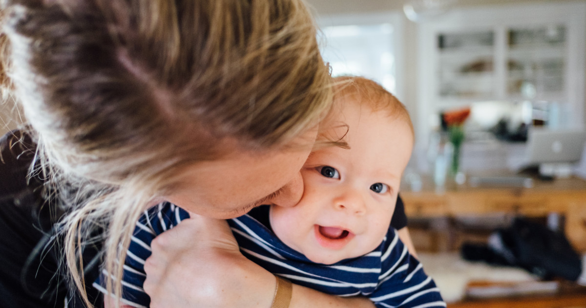 Dad Captures What It’s Like Being a Mom Perfectly In 20 Second Video - Owlcation