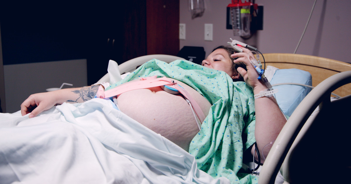 15-Year-Old Girl Watching Big Sister Deliver Baby Is an Emotional Rollercoaster - Owlcation