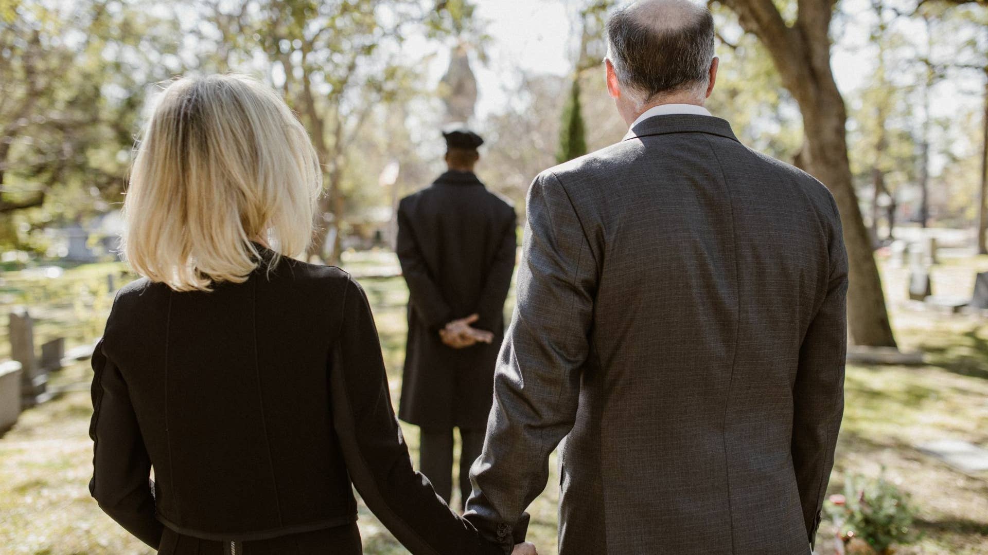How to Write a Memorable Obituary - Owlcation