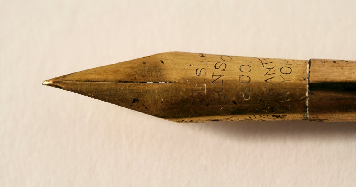 Comparison and Contrast of Emily Dickinson and Walt Whitman - Owlcation