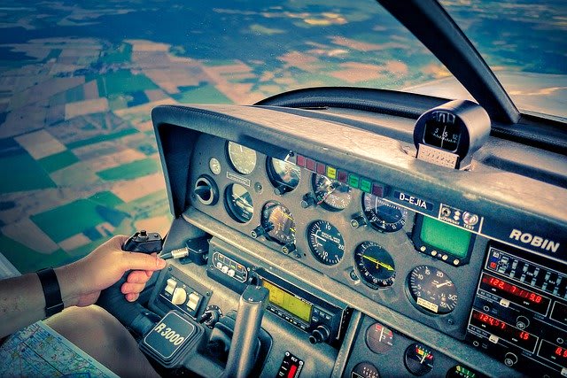 How to Safely Land an Airplane: Common Pilot Errors and Solutions ...