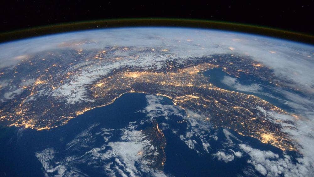 What Is the Hollow Earth Theory? - Owlcation