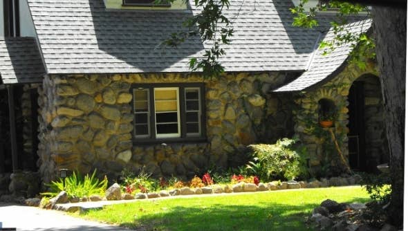 Vintage River Rock Homes in Los Angeles County, CA - Owlcation