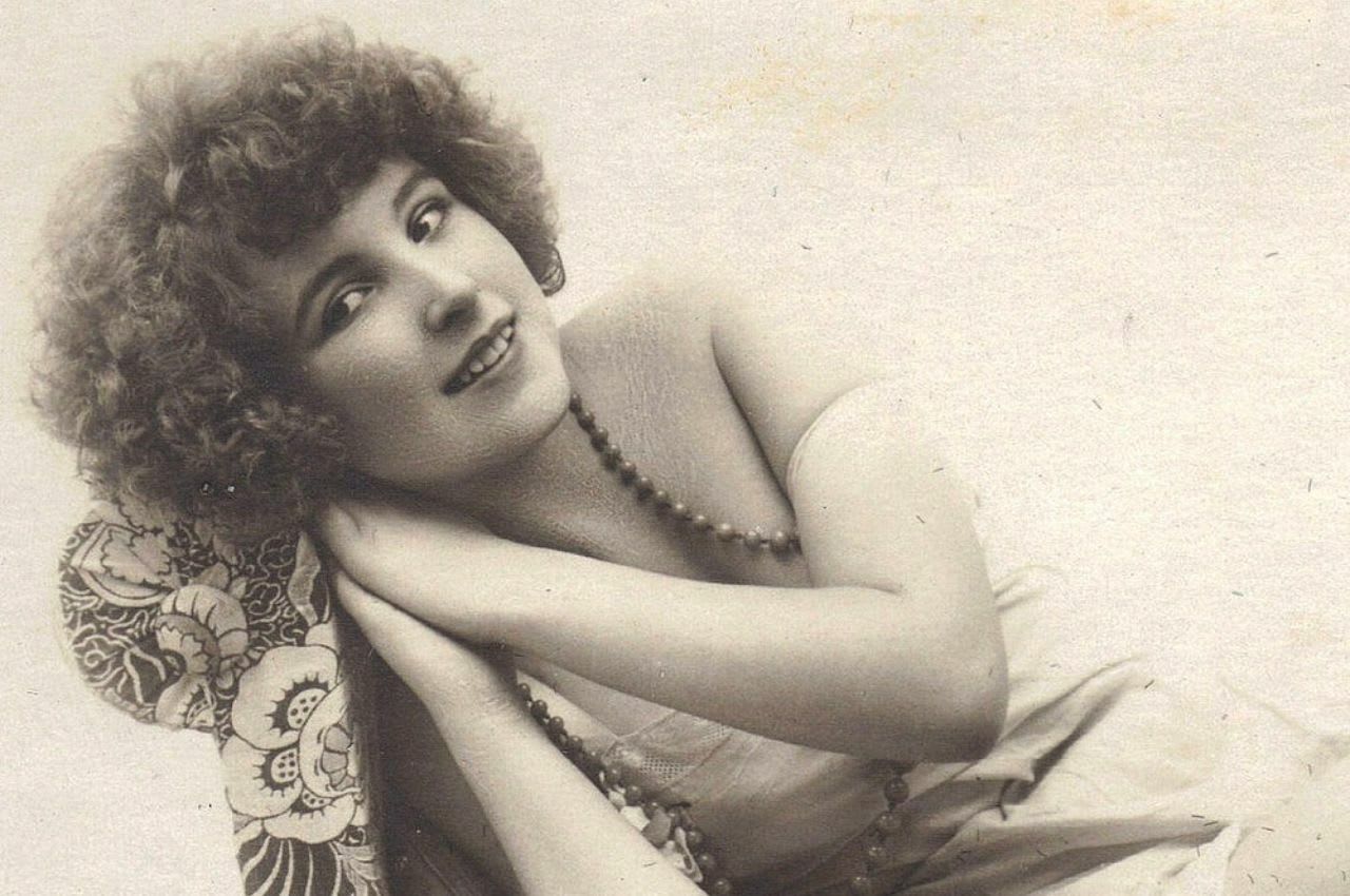 When Did Women Start Shaving? The History of Female Hair Removal ...