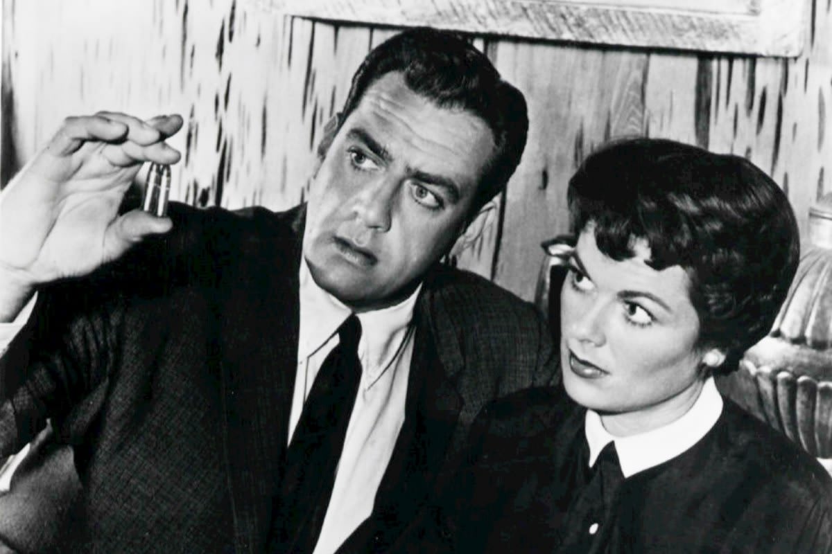15 Surprising Facts About The Romance of Perry Mason and Della Street ...